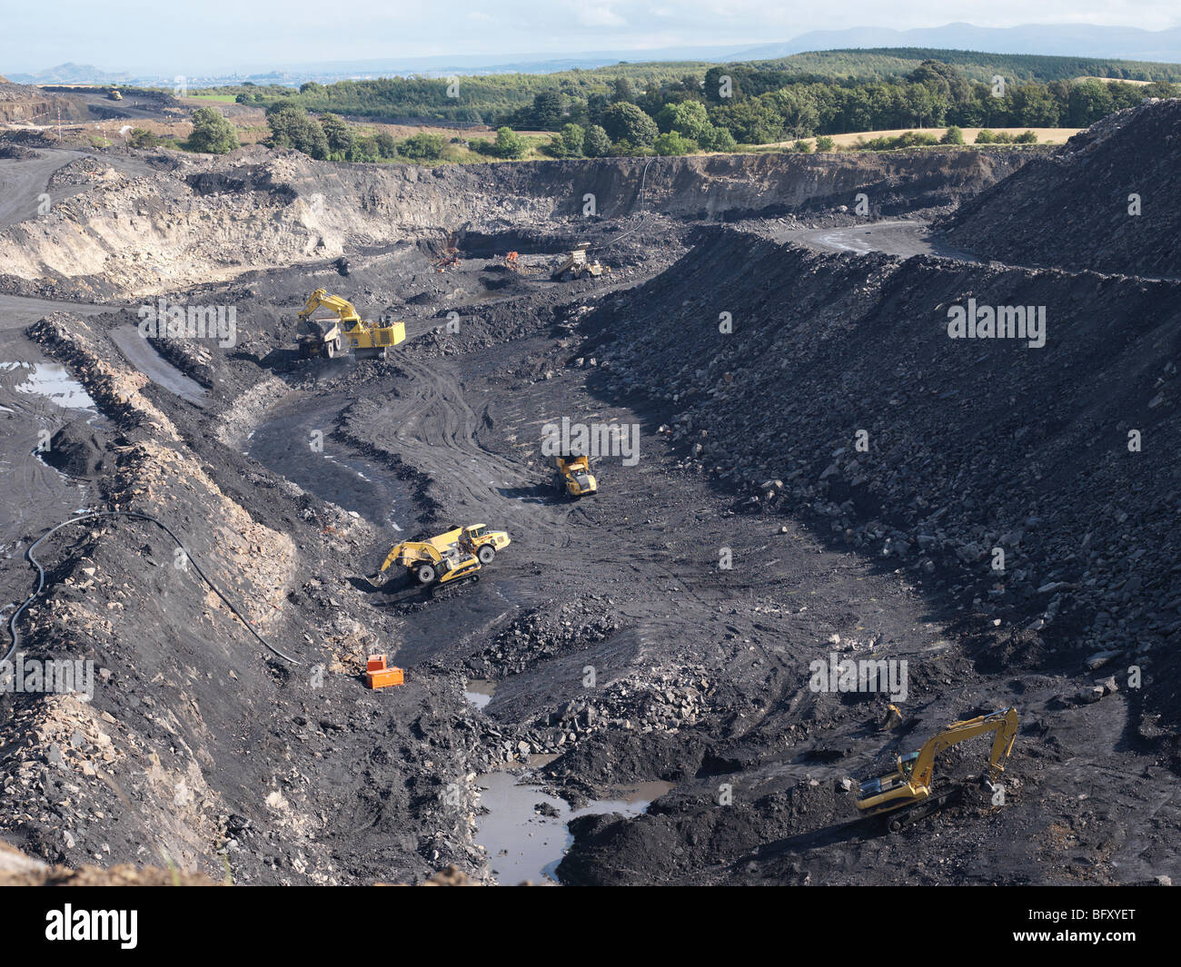 Coal Mine mit Bagger von oben Stockfotografie - Alamy