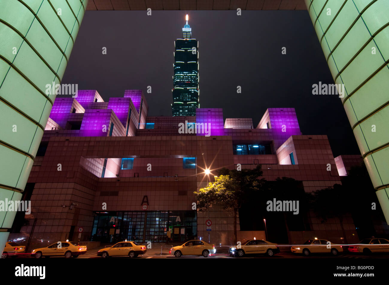 Taipei 101 nachtzeit -Fotos und -Bildmaterial in hoher Auflösung – Alamy