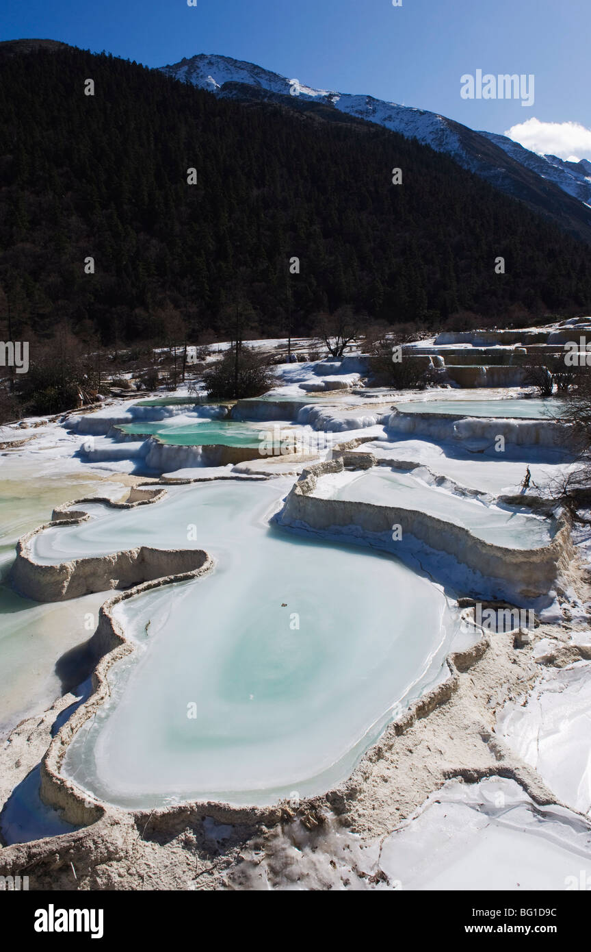 Huanglong pools -Fotos und -Bildmaterial in hoher Auflösung – Alamy