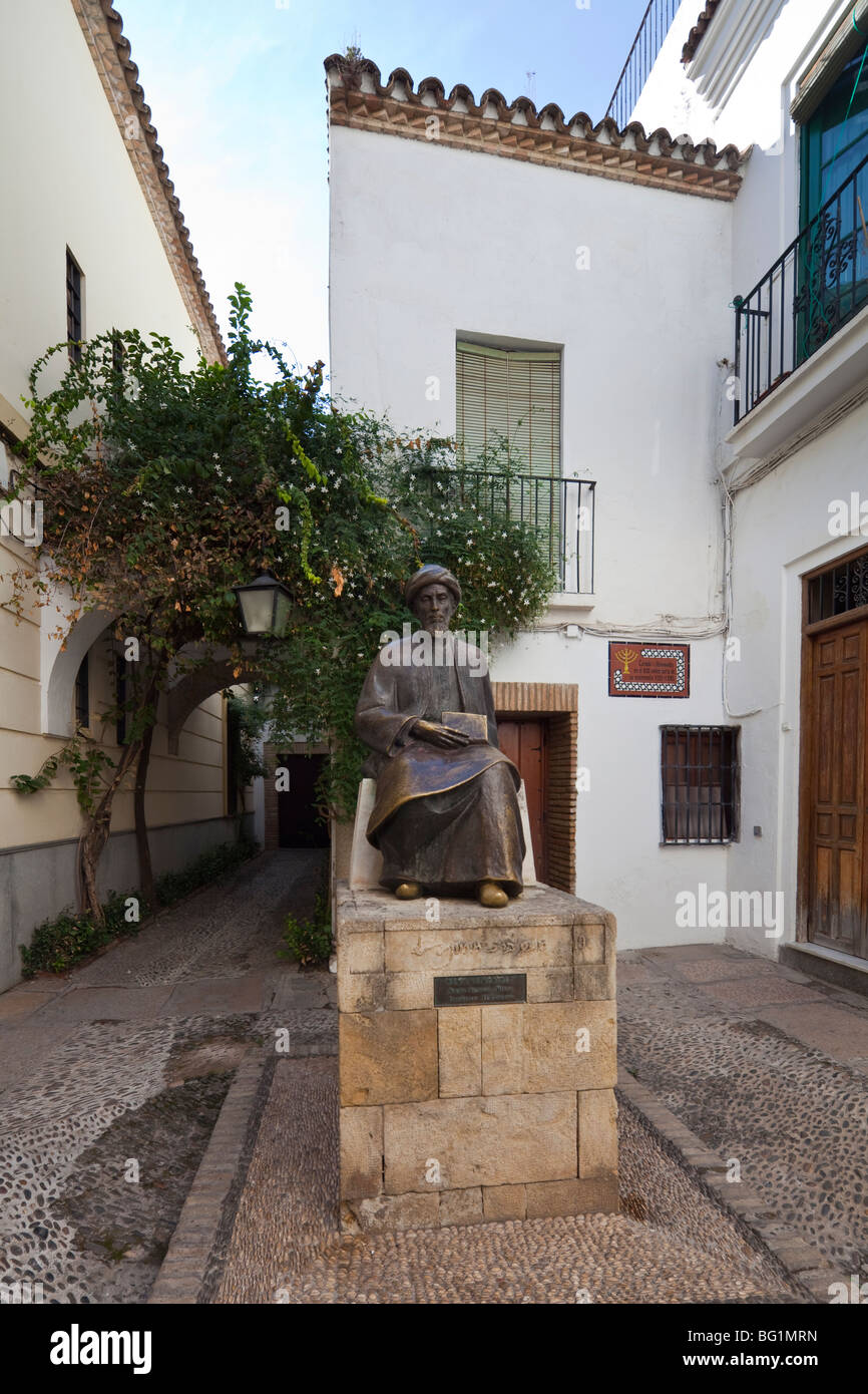 Statue maimonides jewish quarter cordoba -Fotos und -Bildmaterial in ...