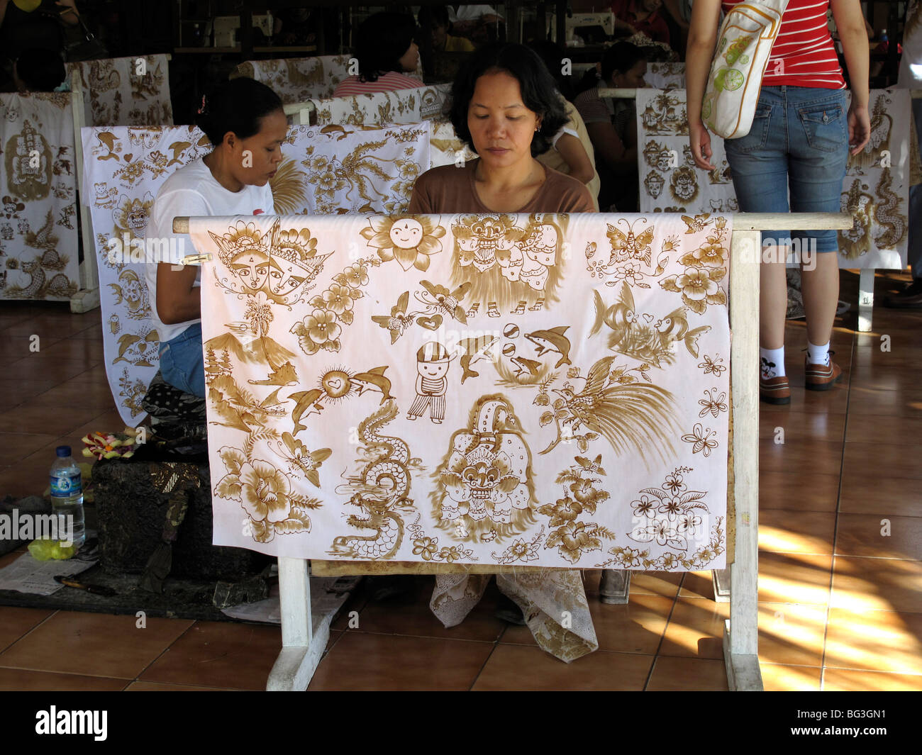 Traditional Batik Processing Stockfotos & Traditional Batik Processing ...