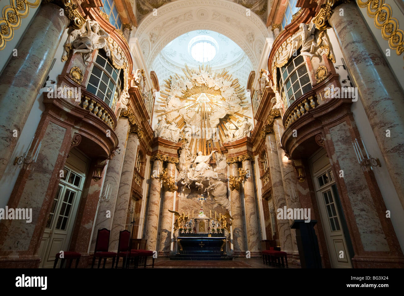 Karlskirche Innen, Wien, Österreich Verwendung Nur Redaktionell ...