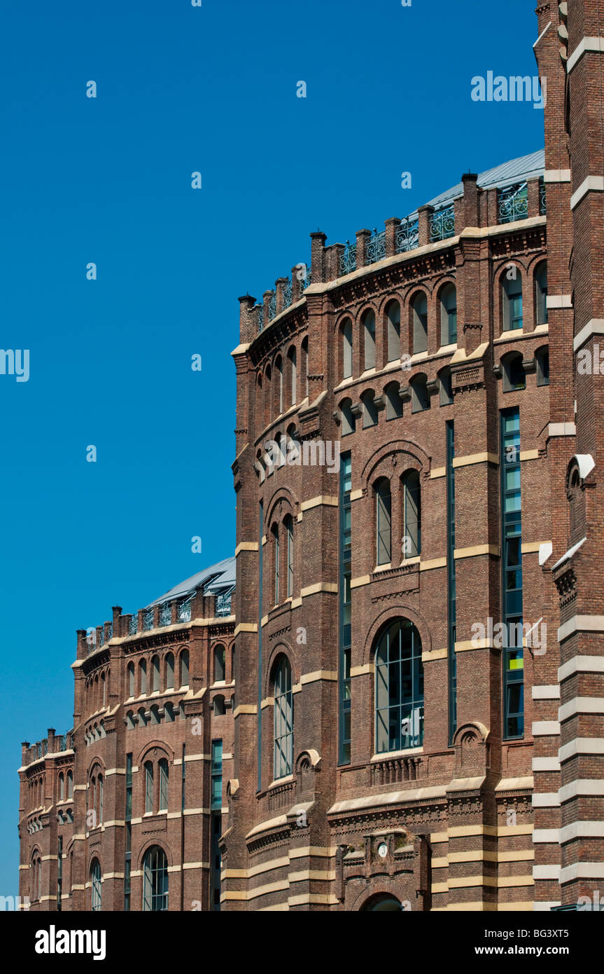 Gasometer gasometer city simmering vienna -Fotos und -Bildmaterial in ...