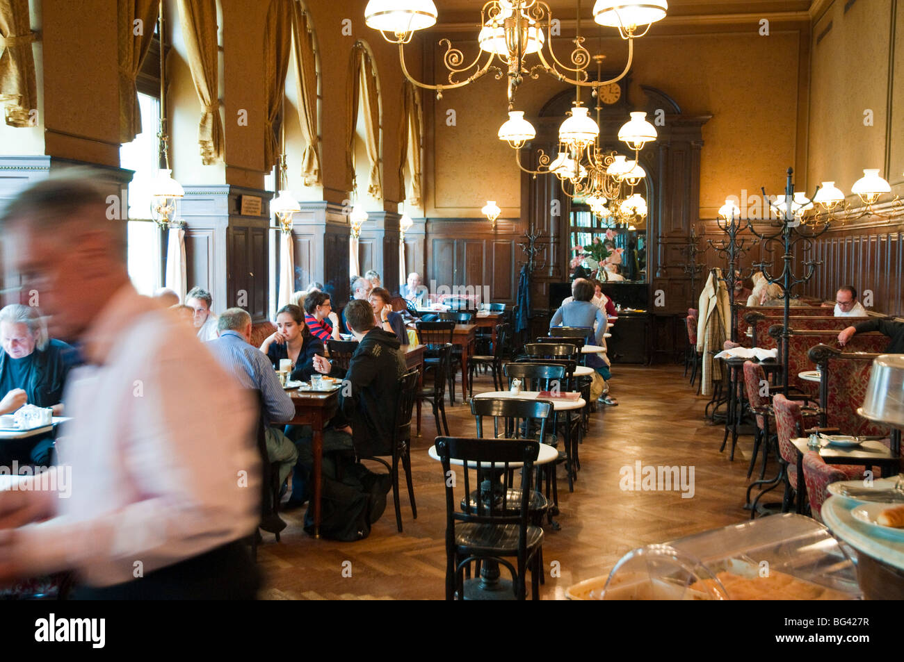 Wien cafe sperl -Fotos und -Bildmaterial in hoher Auflösung – Alamy