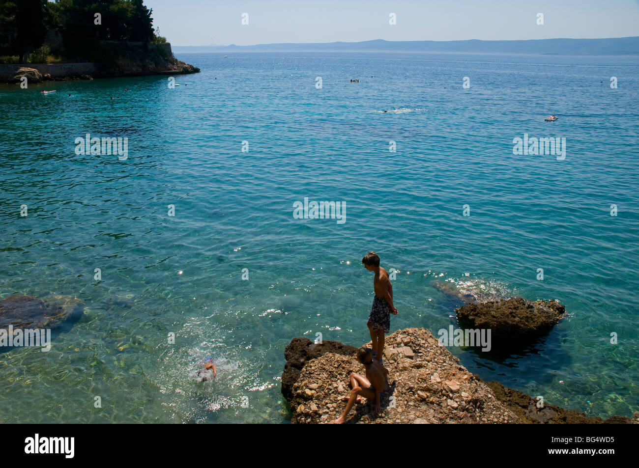 Junge Boys gerade Freund Baden in der Adria Kroatien Brac ...