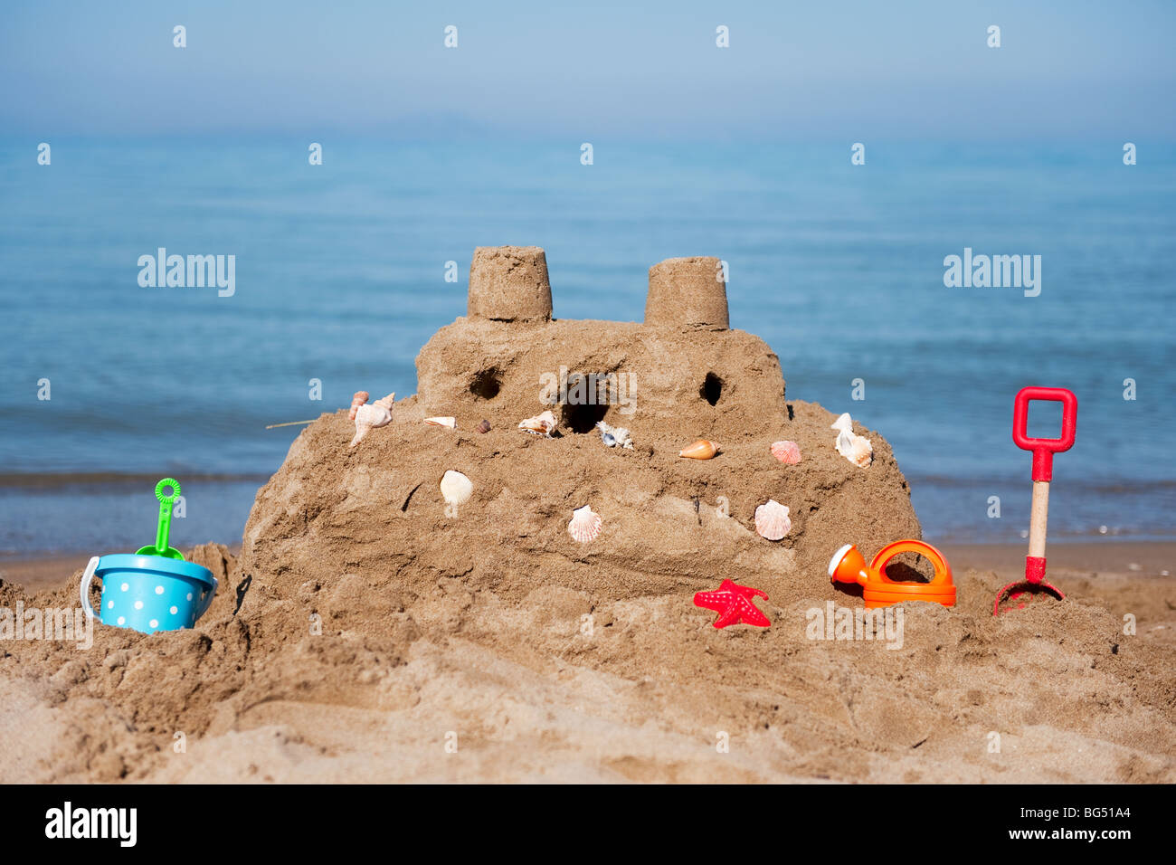 Sandburg mit muscheln -Fotos und -Bildmaterial in hoher Auflösung – Alamy