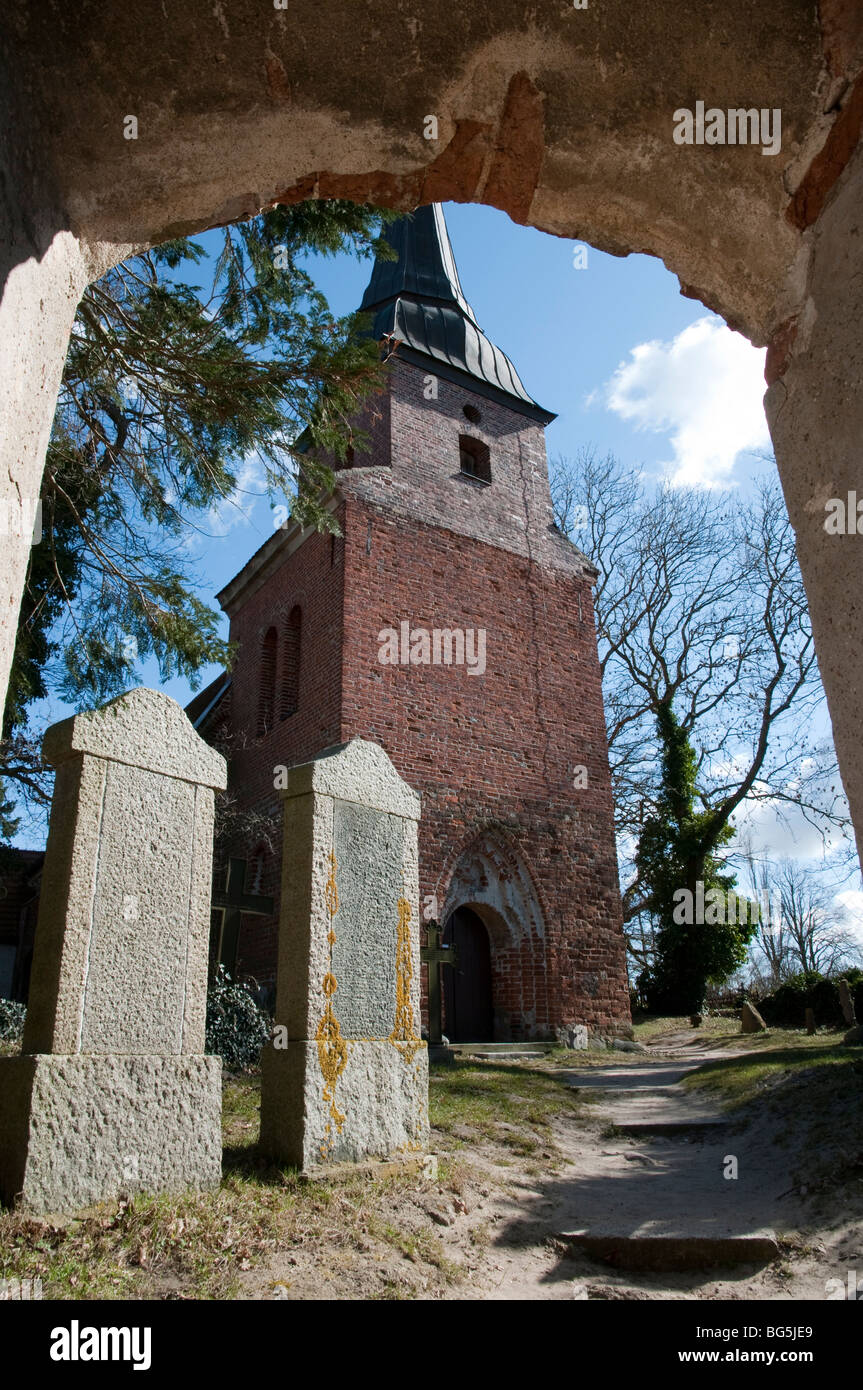 Gräber, Friedhof, Kirche Mellenthin, Insel Usedom, Mecklenburg ... Gräber, Friedhof, Kirche Mellenthin, Insel Usedom, Mecklenburg ...