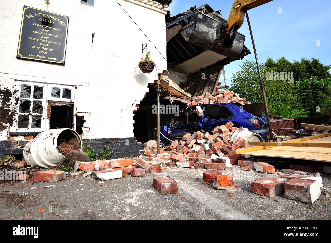 Von baggern zermalmt -Fotos und -Bildmaterial in hoher Auflösung – Alamy
