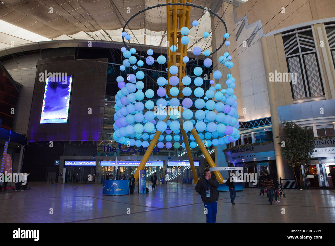 O2 beleuchtet -Fotos und -Bildmaterial in hoher Auflösung – Alamy