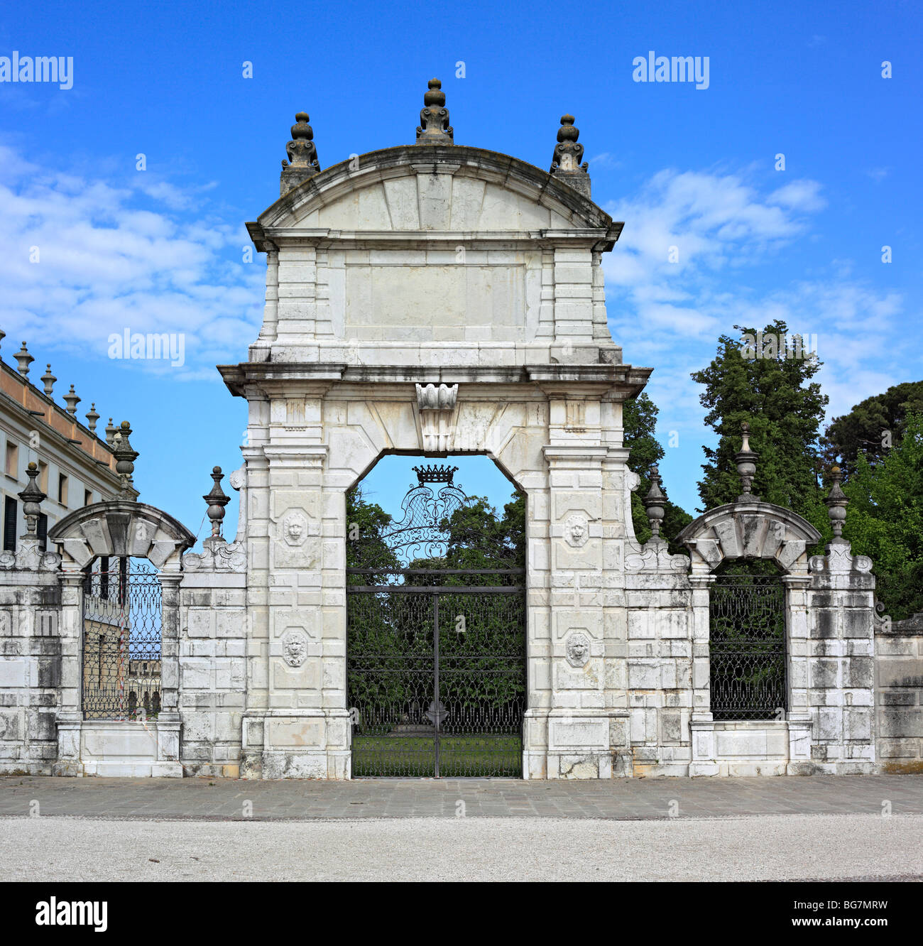 Barocke tore -Fotos und -Bildmaterial in hoher Auflösung – Alamy