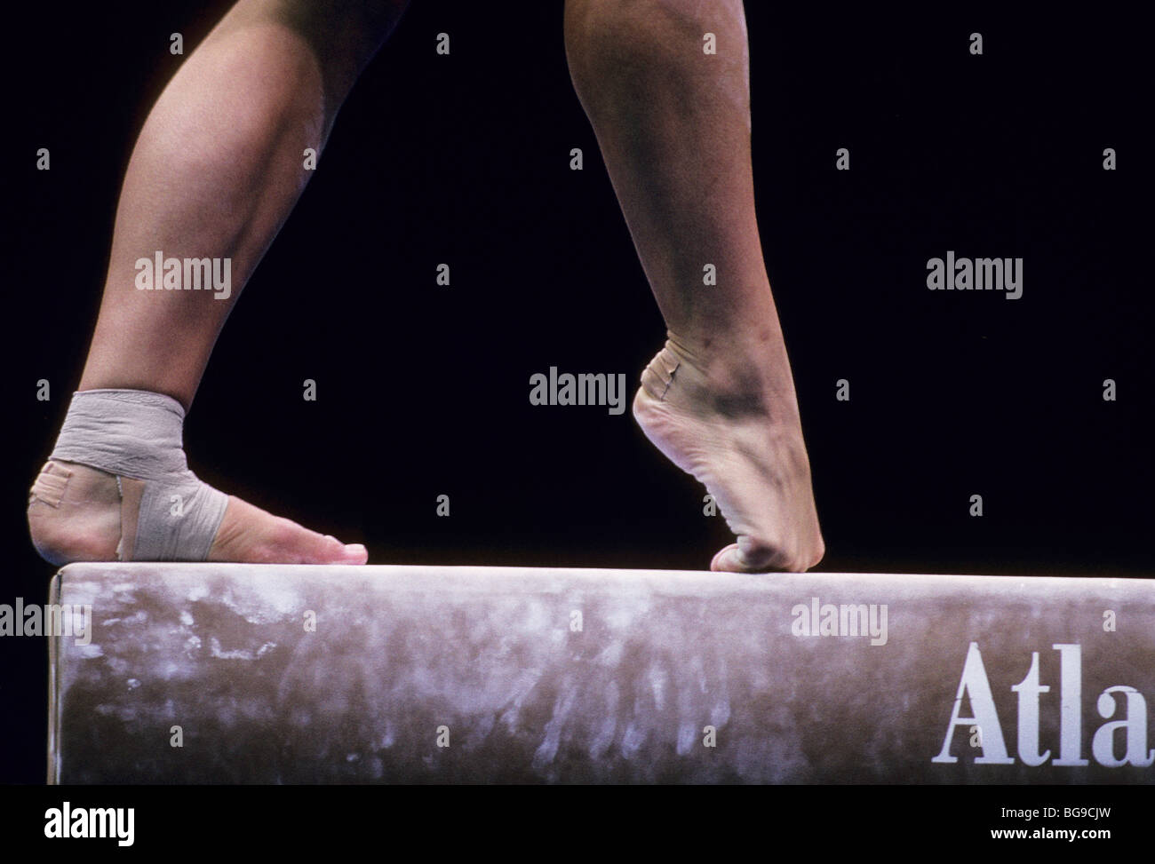 Turnerin am Balken Stockfotografie - Alamy