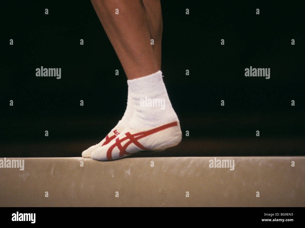 Turnerin am Balken Stockfotografie - Alamy