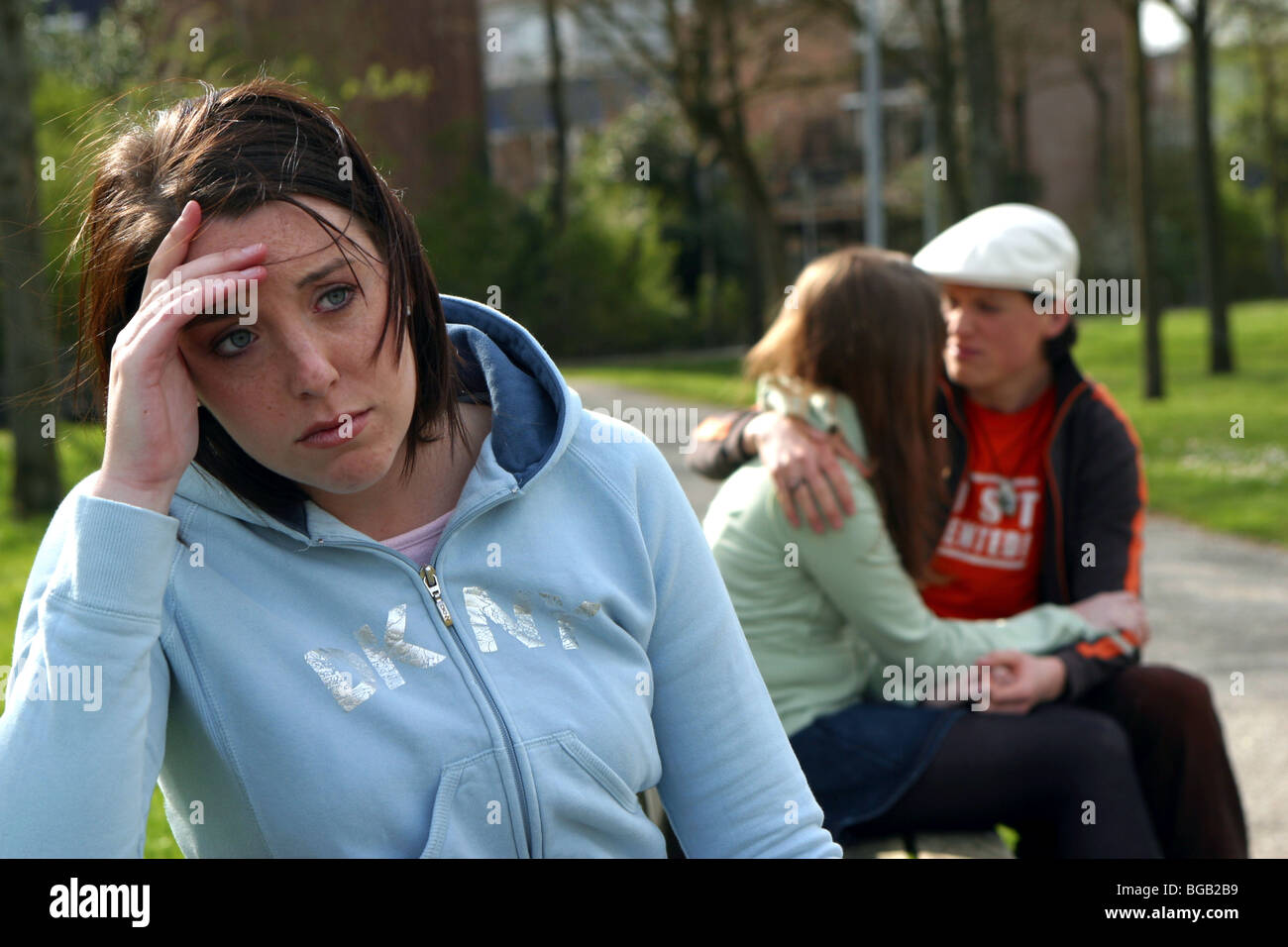Neidische jugend -Fotos und -Bildmaterial in hoher Auflösung – Alamy