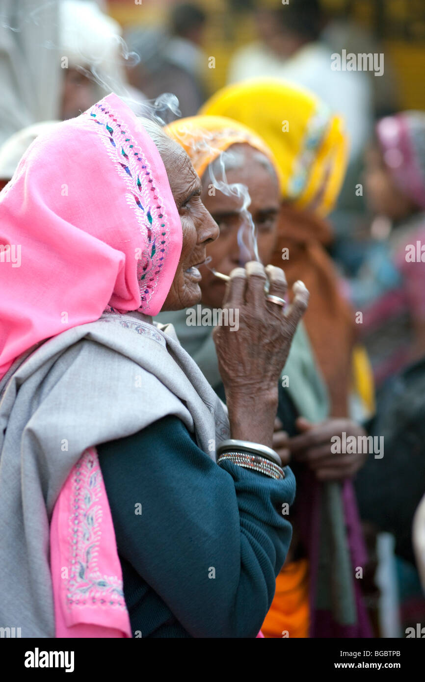 Raucher indien -Fotos und -Bildmaterial in hoher Auflösung – Alamy