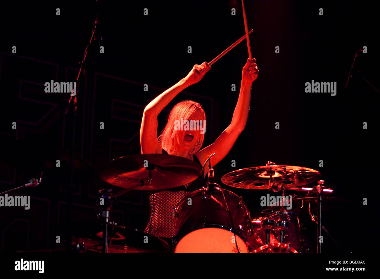 Female drummer -Fotos und -Bildmaterial in hoher Auflösung – Alamy