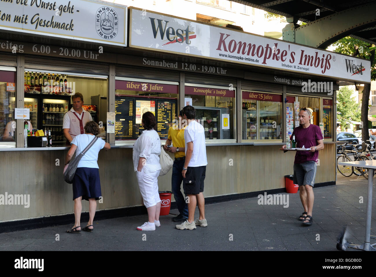 Currywurst currywurststand -Fotos und -Bildmaterial in hoher Auflösung ...