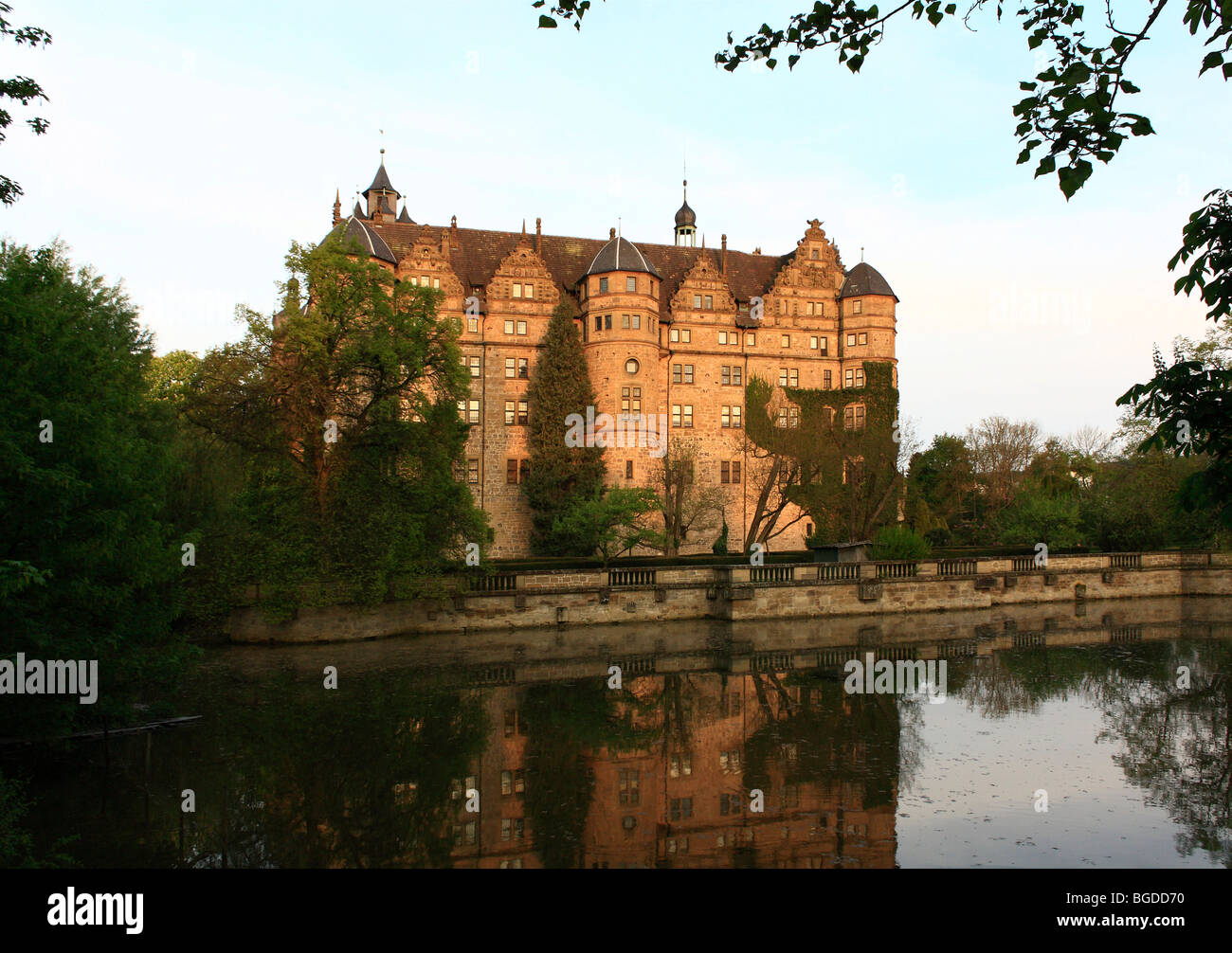 Neuenstein Schloss, ursprünglich eine Wasserburg der Hohenstaufen ...