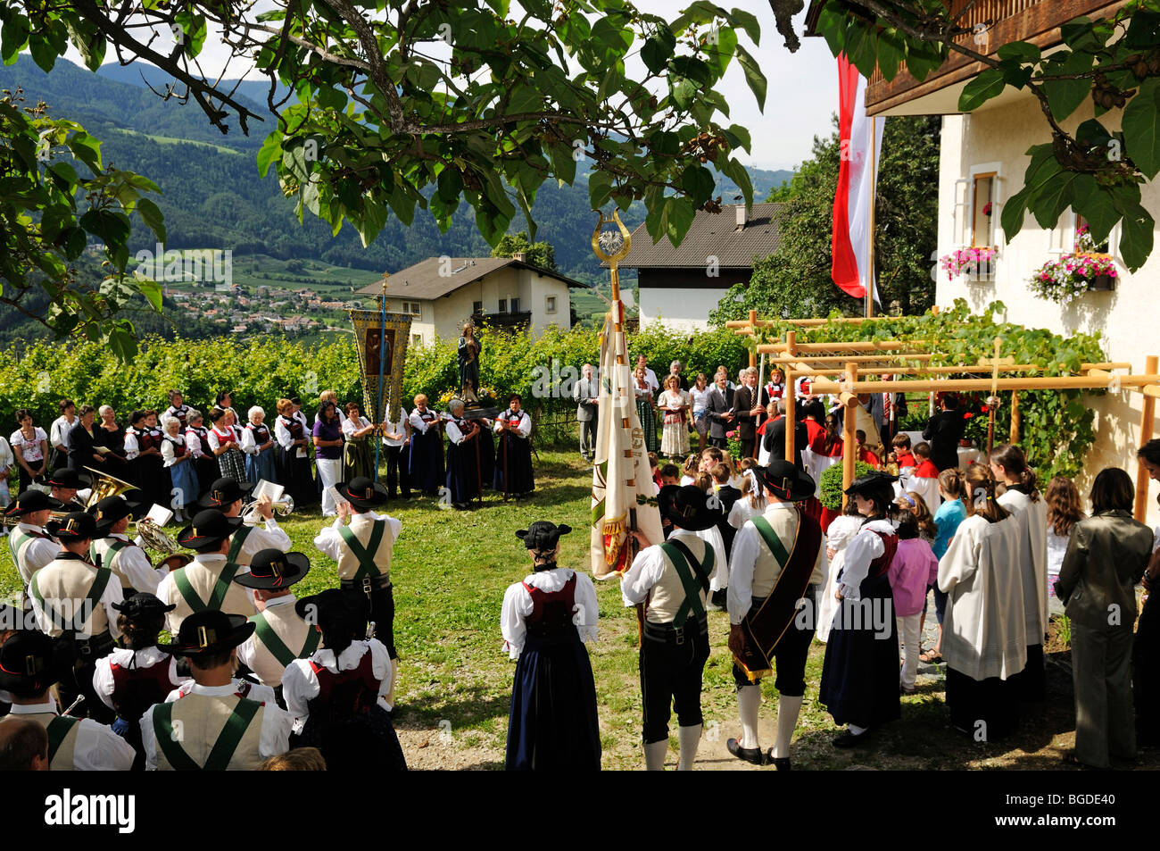 Prozession in südtirol -Fotos und -Bildmaterial in hoher Auflösung – Alamy