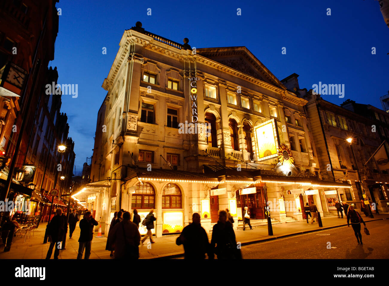London noel coward theater Stockfotos und -bilder Kaufen - Alamy