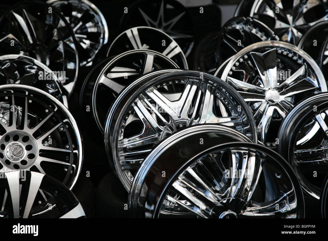 Tire rims -Fotos und -Bildmaterial in hoher Auflösung – Alamy
