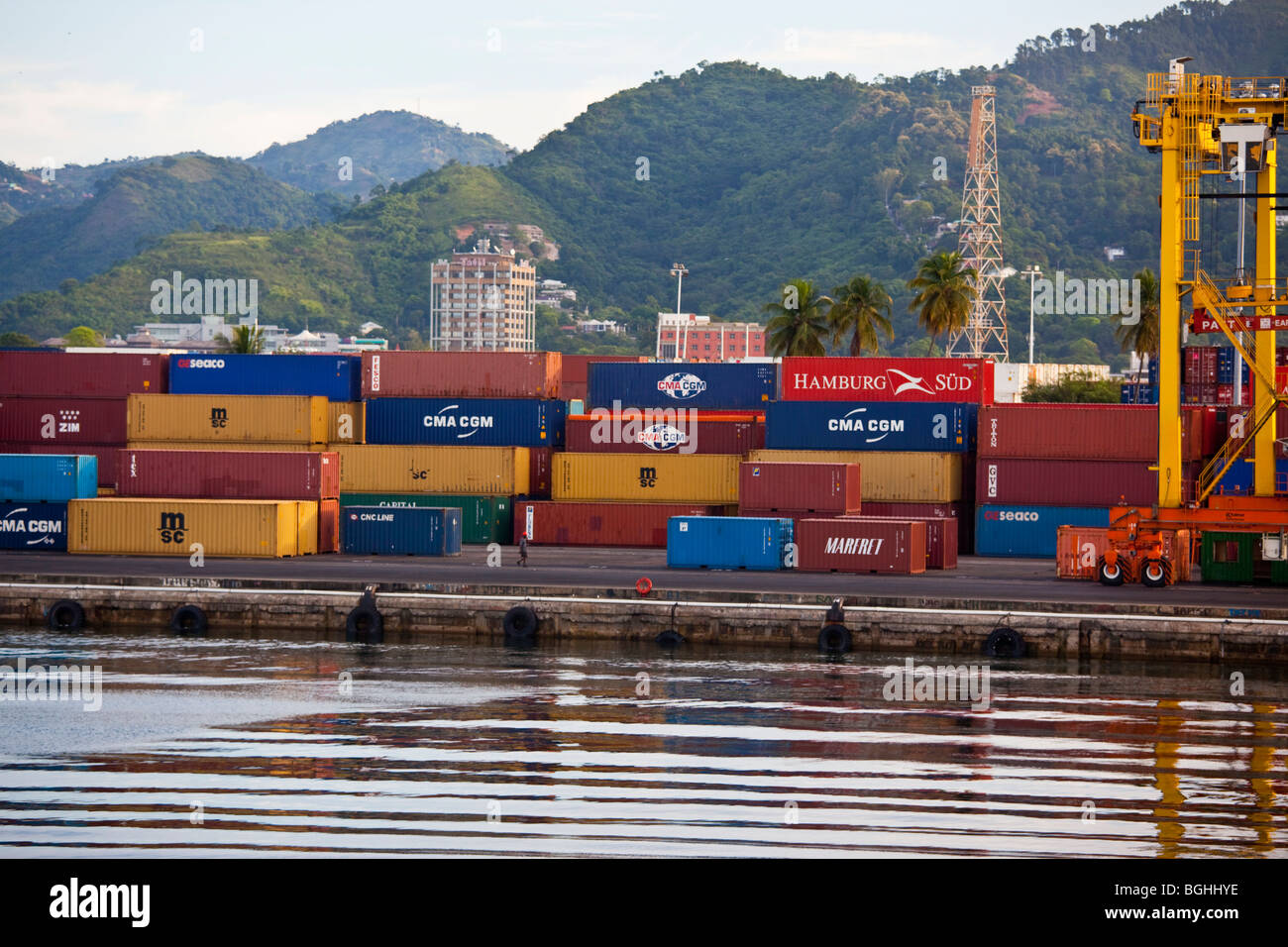 Versand im hafen -Fotos und -Bildmaterial in hoher Auflösung – Alamy