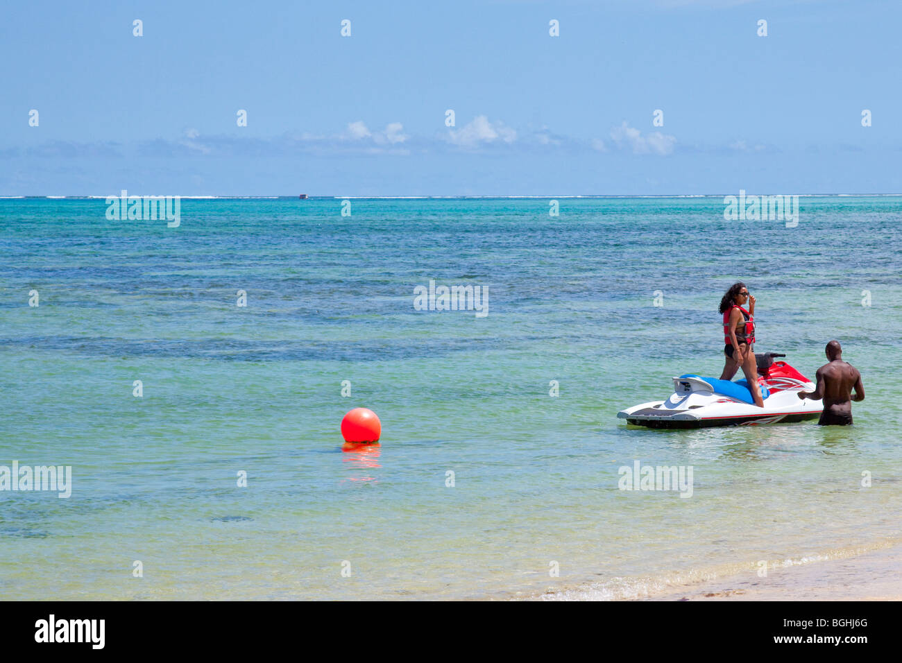 Jet ski am strand -Fotos und -Bildmaterial in hoher Auflösung – Alamy