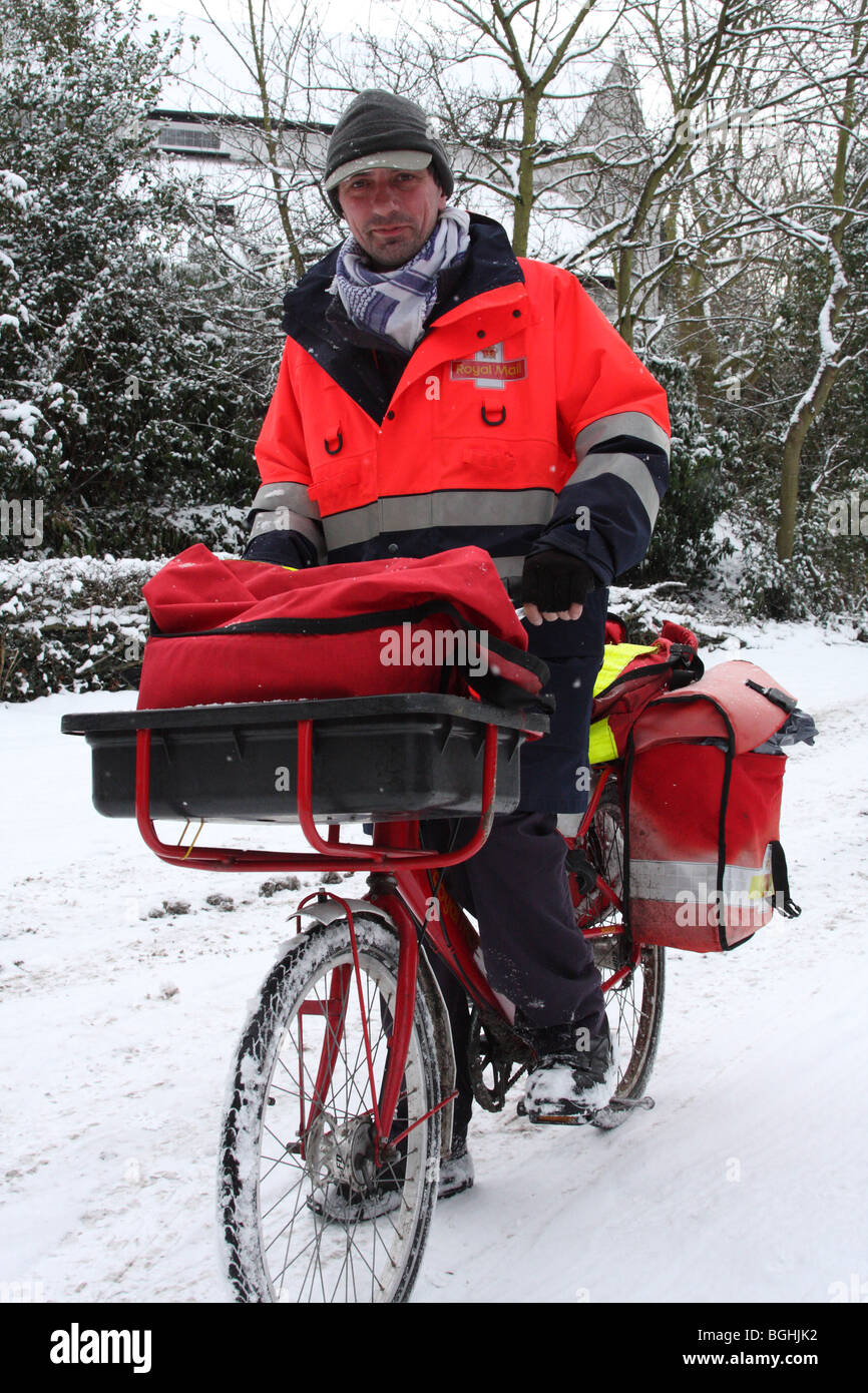 Postboten Fahrrad Stockfotos und -bilder Kaufen - Alamy