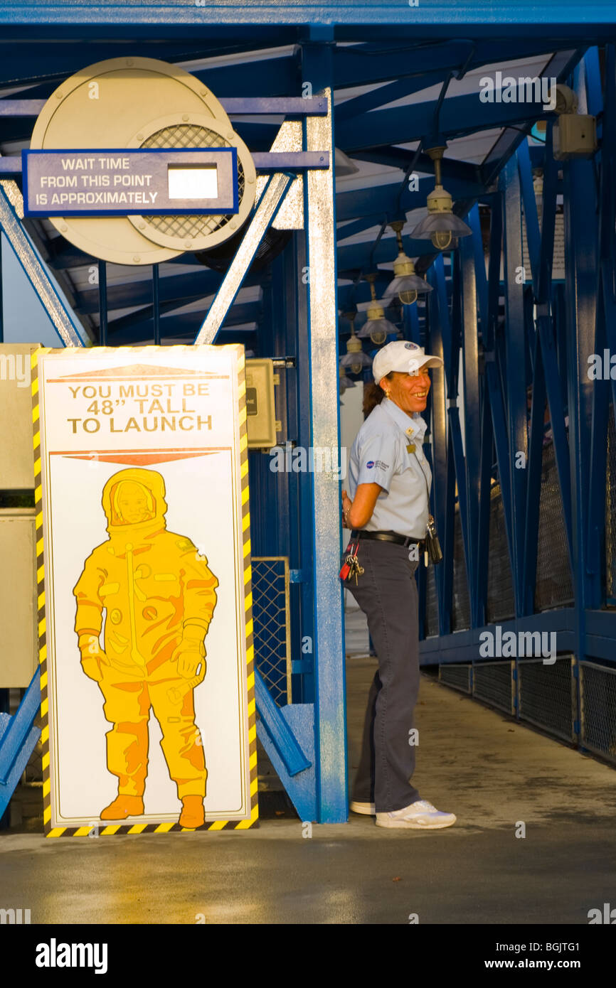 Kennedy Space Center Center, Eingang zum Shuttle-Simulator mit lustigen ...
