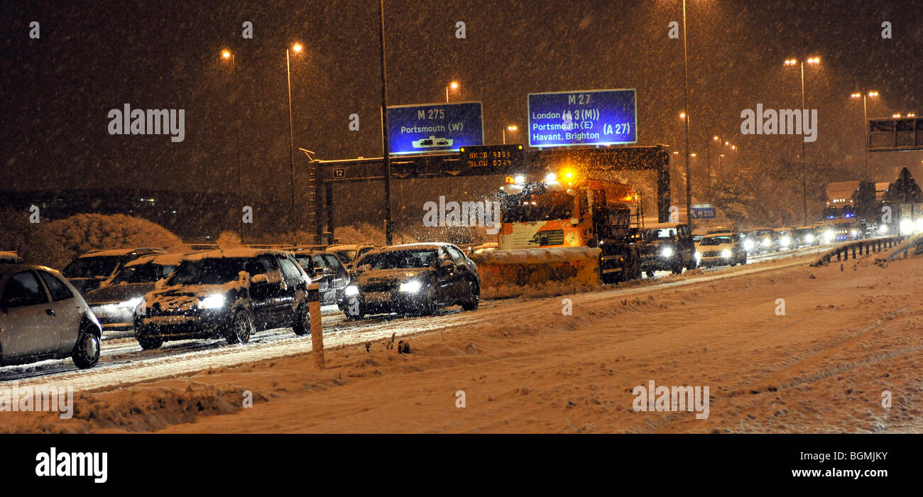 Autobahn schnee verkehr -Fotos und -Bildmaterial in hoher Auflösung – Alamy