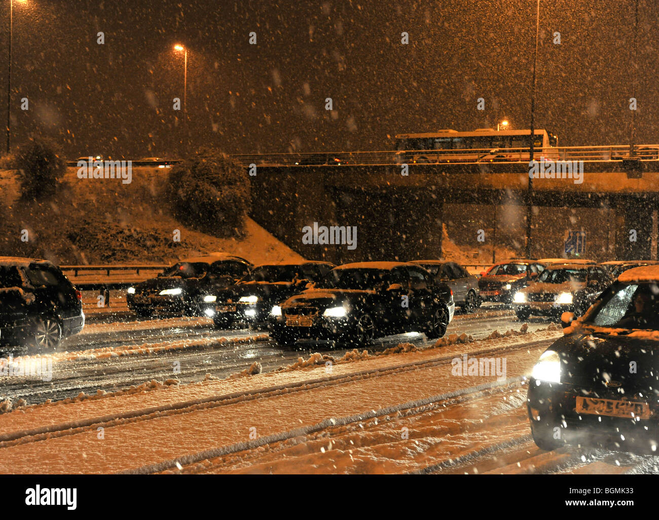 Autobahn schnee verkehr -Fotos und -Bildmaterial in hoher Auflösung – Alamy