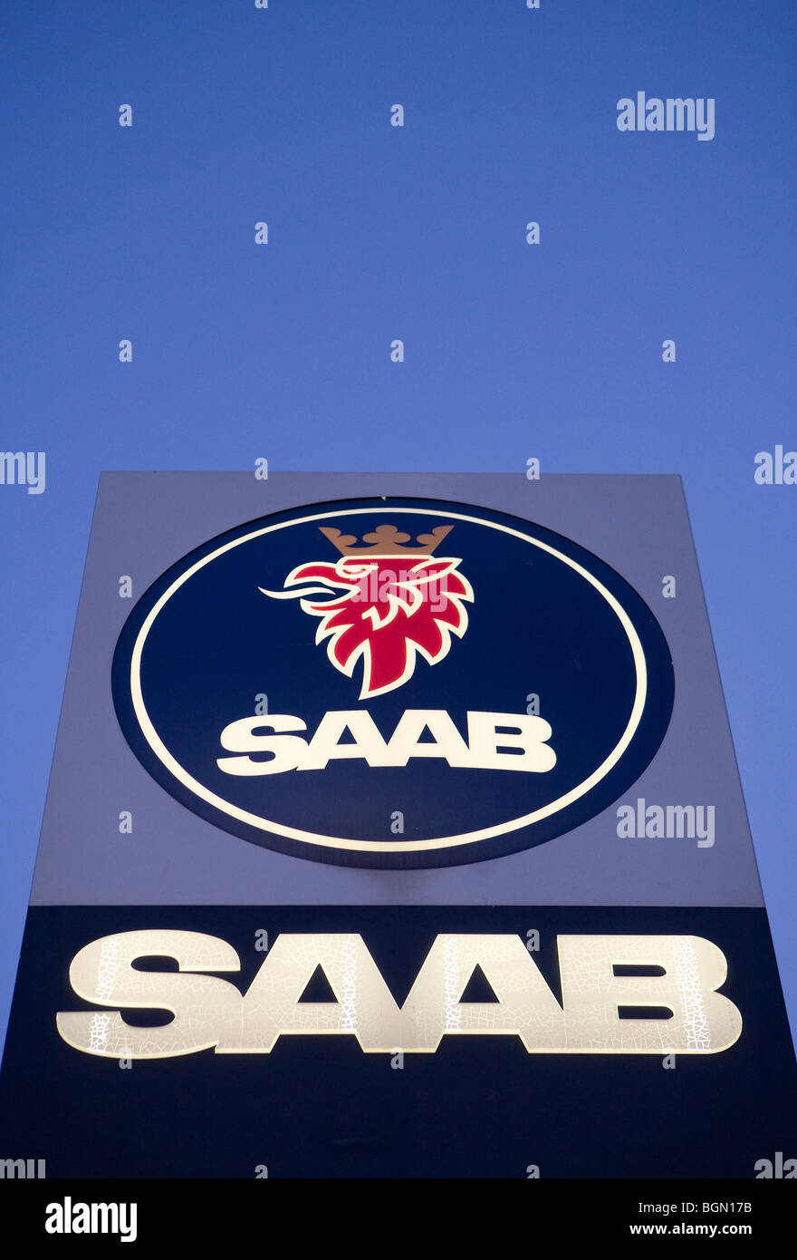 Saab car dealership sign -Fotos und -Bildmaterial in hoher Auflösung ...