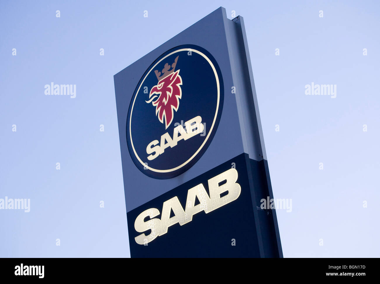 Saab car dealership sign -Fotos und -Bildmaterial in hoher Auflösung ...