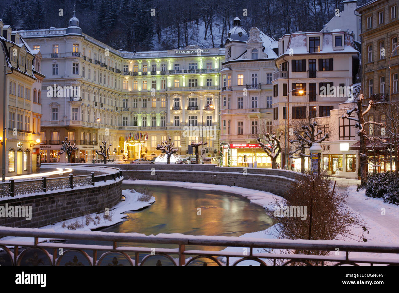 Historischen alten Stadt von Karlsbad in der Nacht, Carlsbad, Karlovy ...