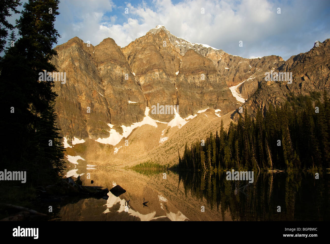 Lago di montagna -Fotos und -Bildmaterial in hoher Auflösung – Alamy
