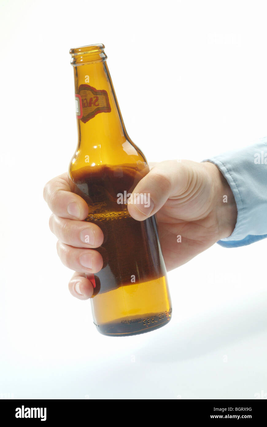 Halbe flasche -Fotos und -Bildmaterial in hoher Auflösung – Alamy