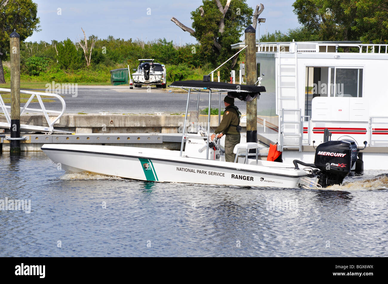 National park ranger boat -Fotos und -Bildmaterial in hoher Auflösung ...
