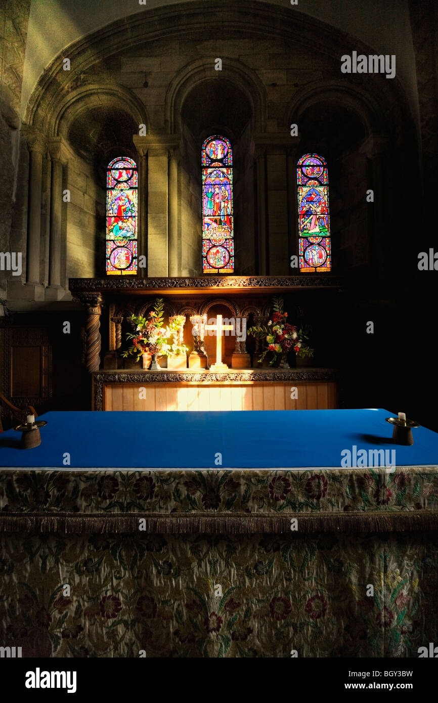 Kreuz beleuchtet -Fotos und -Bildmaterial in hoher Auflösung – Alamy