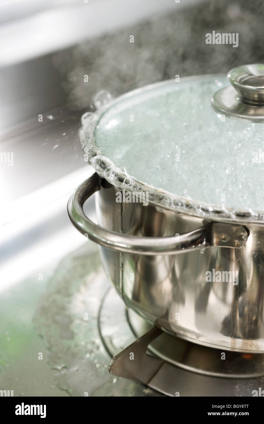 Kochendem Topf Wasser Stockfotos und -bilder Kaufen - Alamy
