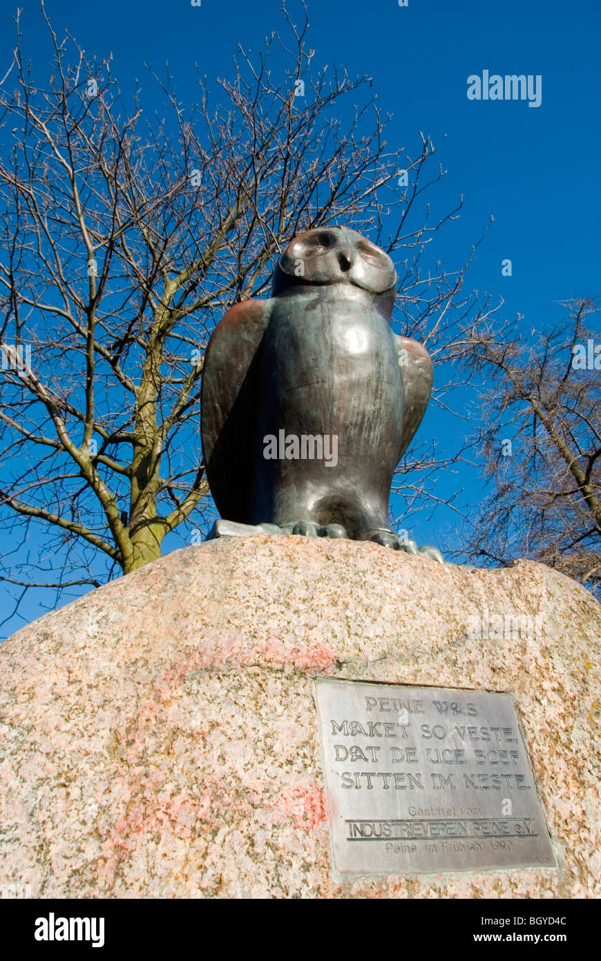 Bronze eulen -Fotos und -Bildmaterial in hoher Auflösung – Alamy