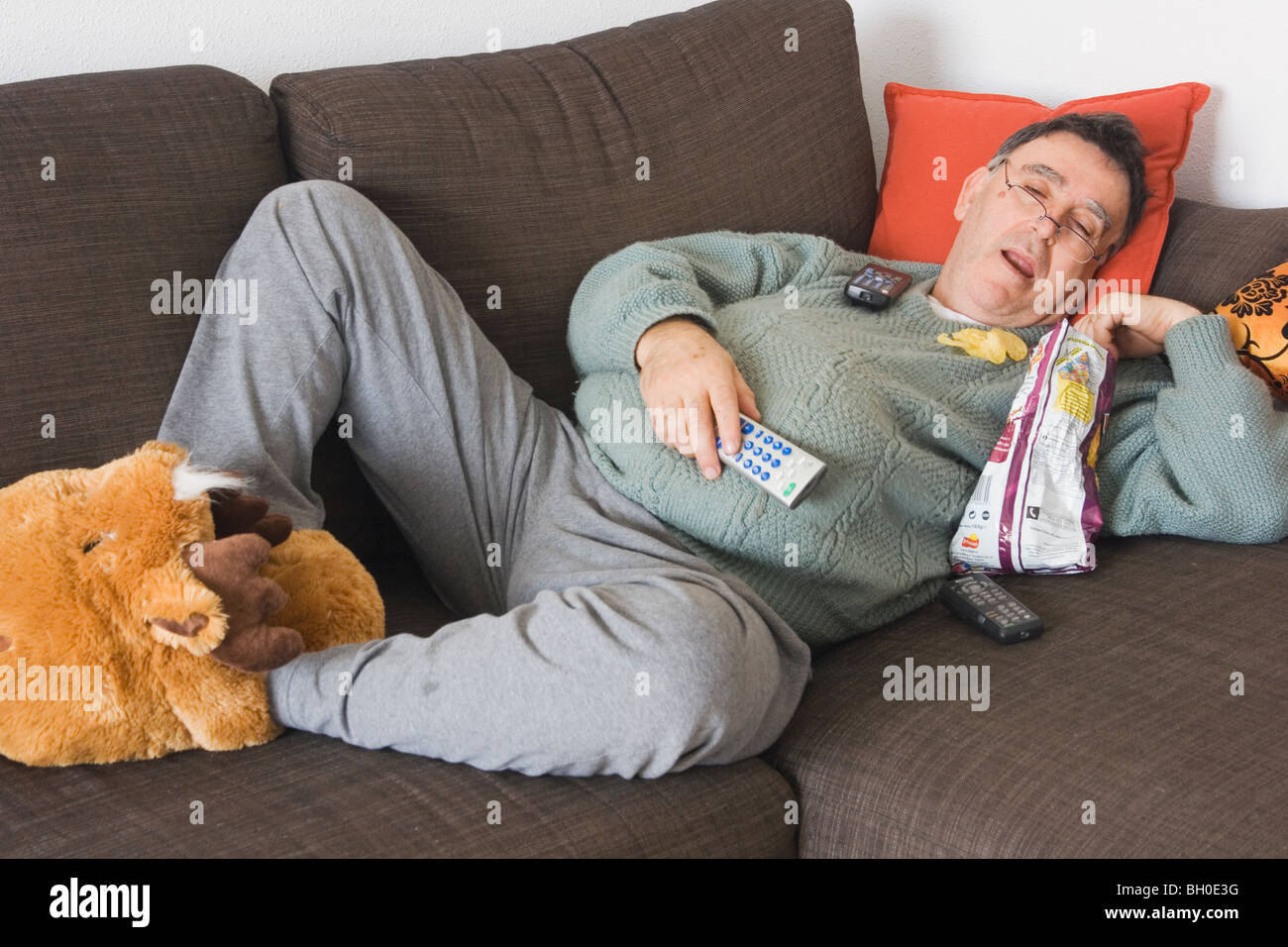 Couch potato -Fotos und -Bildmaterial in hoher Auflösung – Alamy