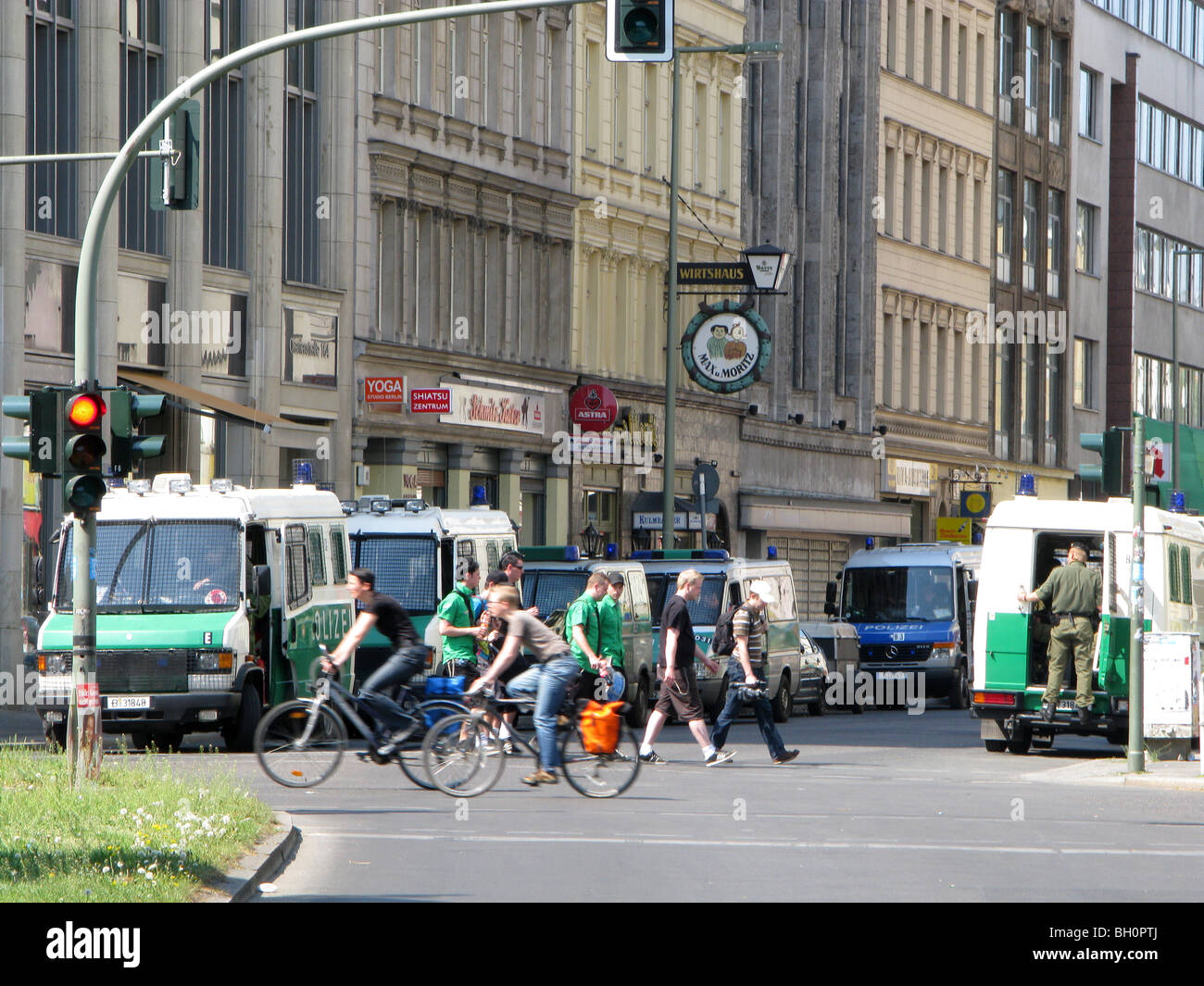 Menschen oranienstrasse kreuzberg berlin deutschland -Fotos und ...