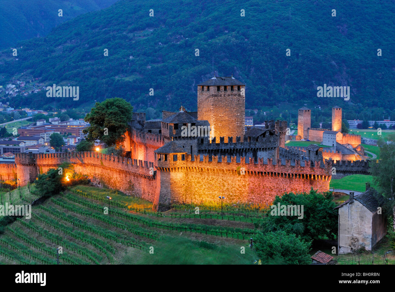 Castello di castelgrande -Fotos und -Bildmaterial in hoher Auflösung ...
