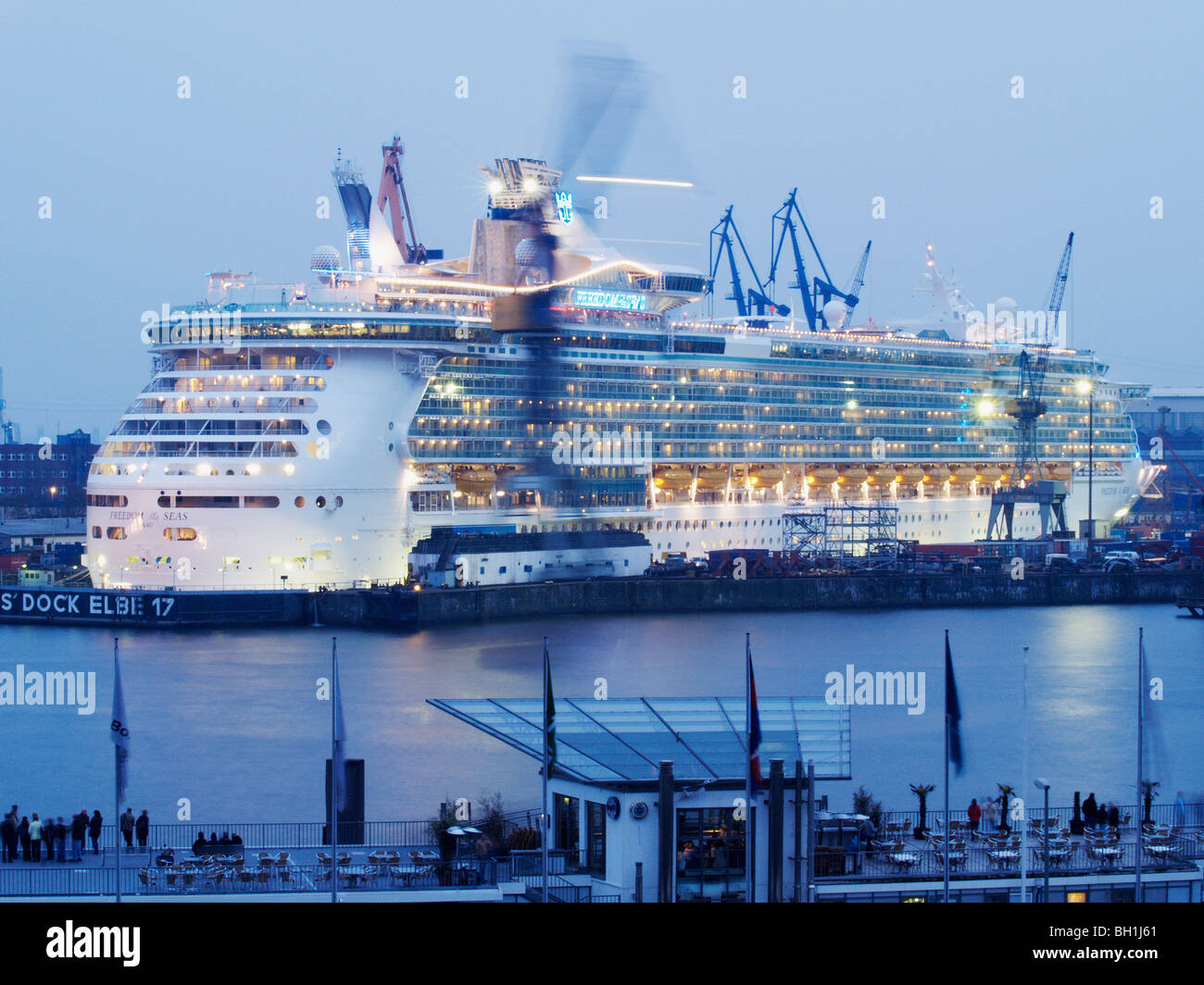 Kreuzfahrt Schiff Freedom Of The Seas in der Werft Hanse Stadt Hamburg ...