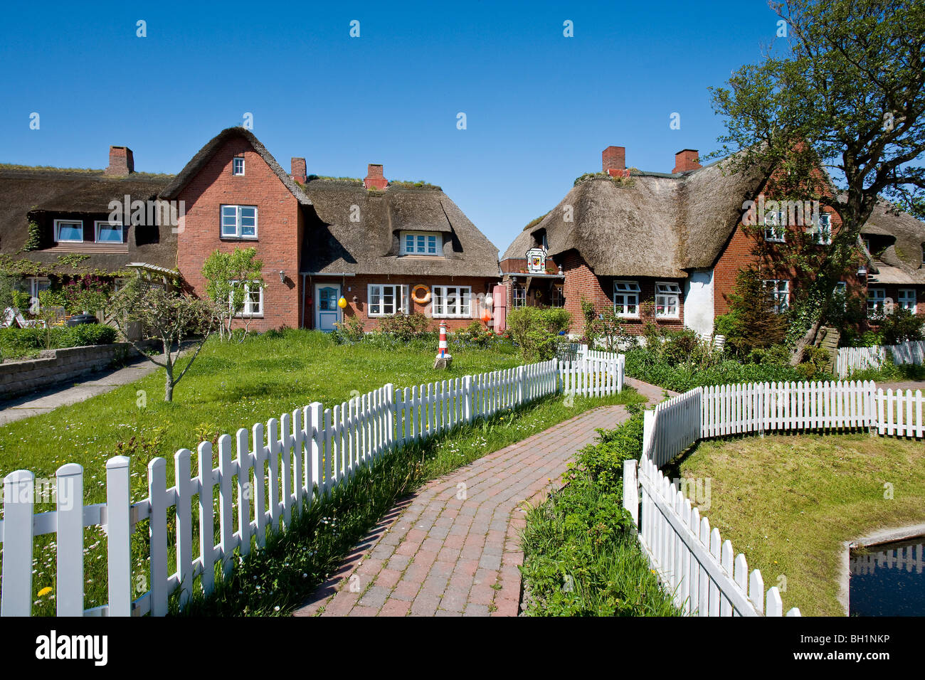 Dorf auf Hallig Oland, Nordfriesischen Inseln, Schleswig-Holstein ...