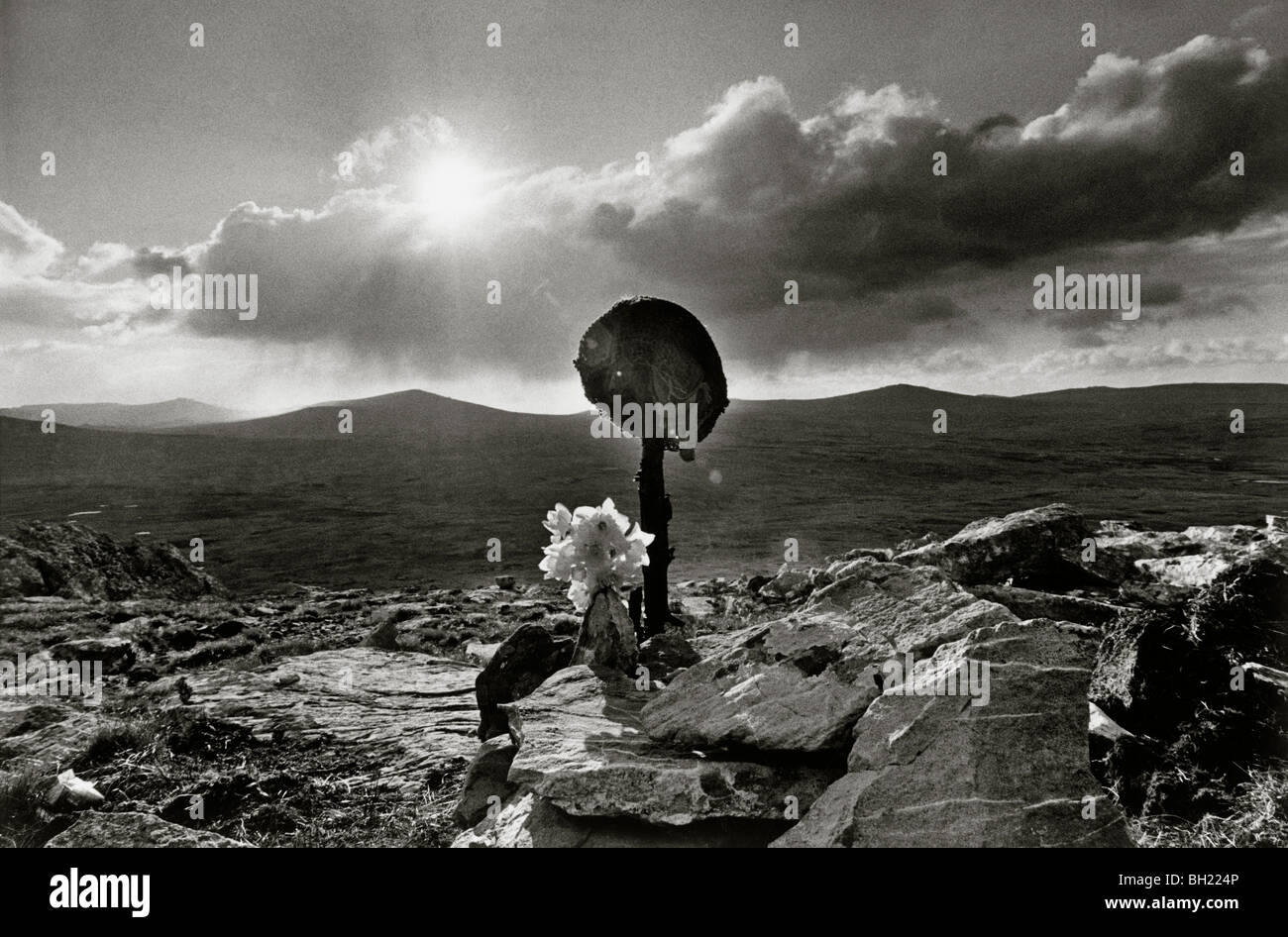 Kreuz in erinnerung an sgt ian mckay auf mount longdon -Fotos und ...