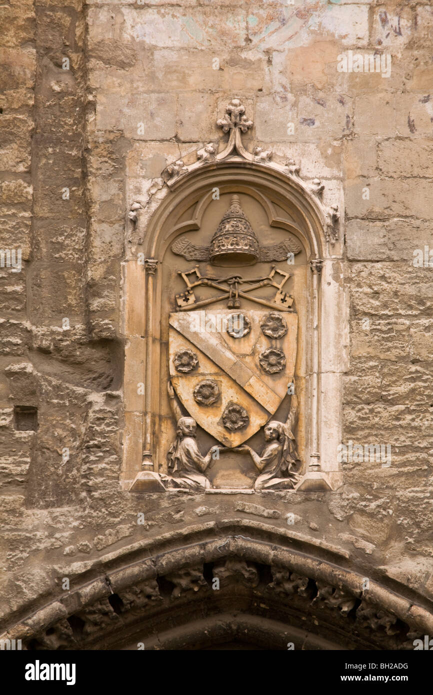 Wappen am Palais des Papes (Papstpalast), Avignon, Frankreich ...