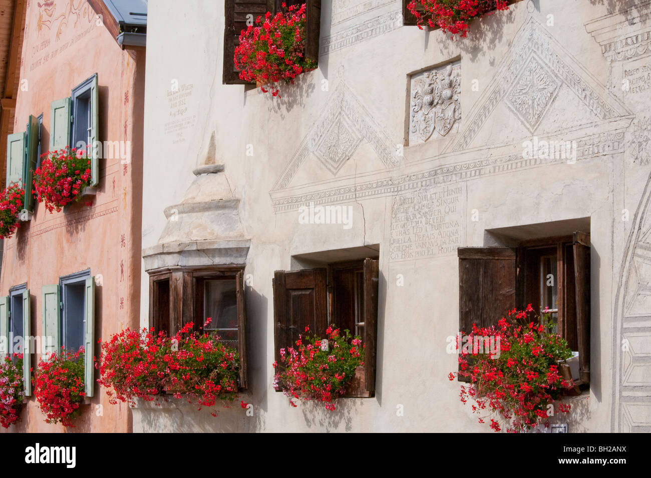 TYPISCHE FASSADEN, GUARDA, ENGADIN, GRAUBÜNDEN, SCHWEIZ Stockfotografie ...