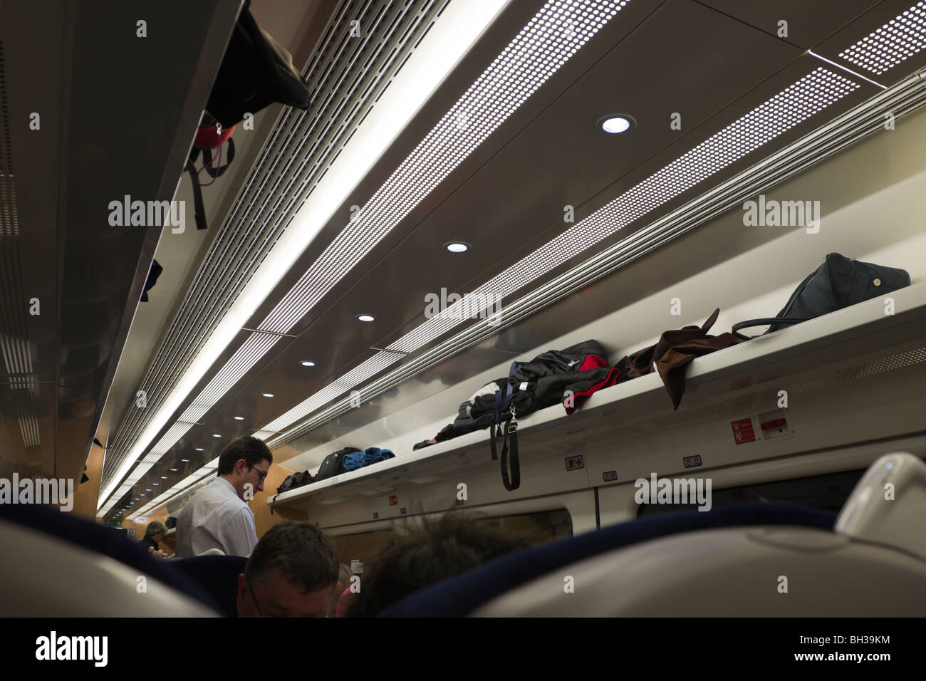 Eisenbahnwagenabteil 2 klasse -Fotos und -Bildmaterial in hoher ...