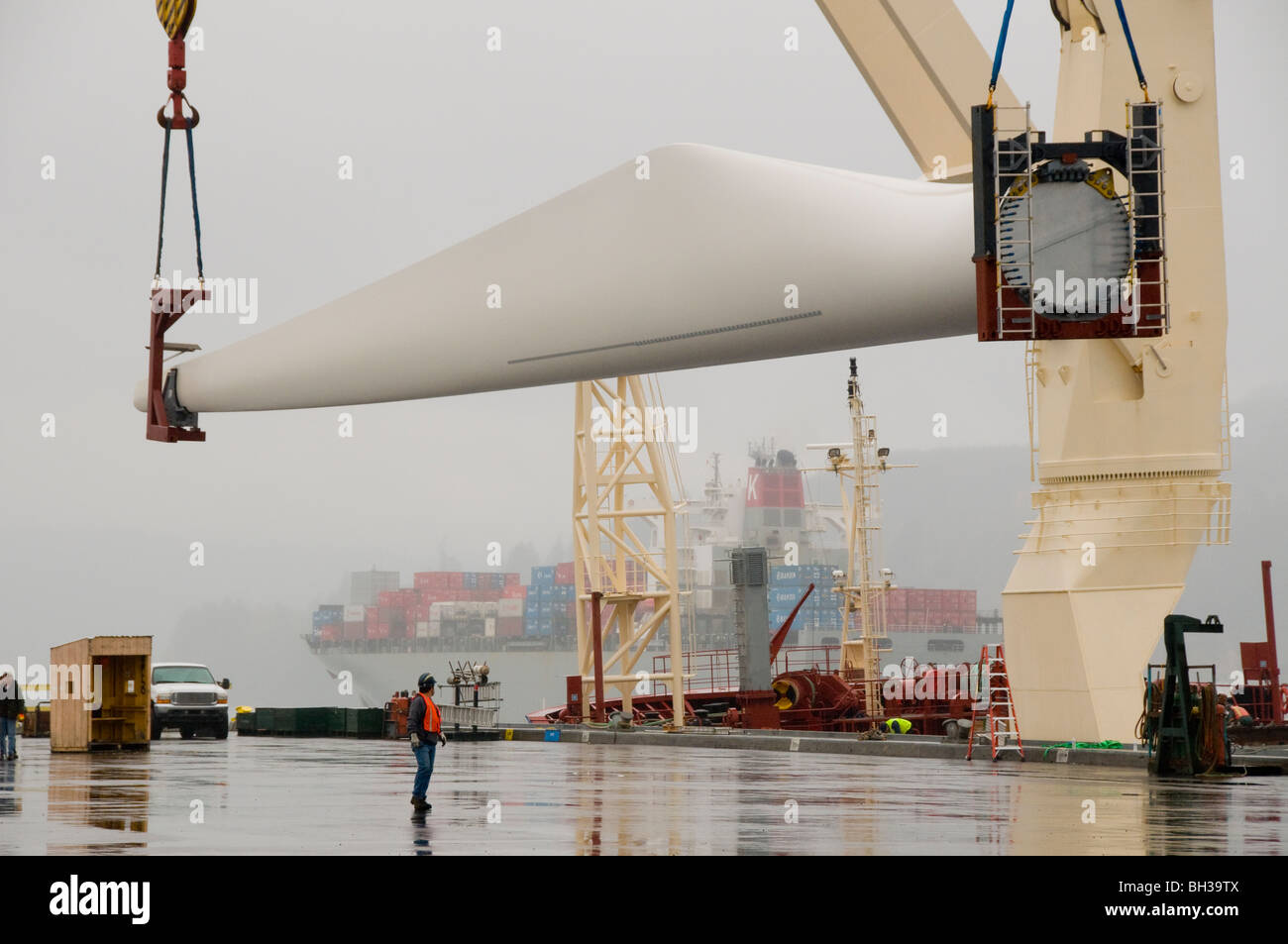 Entladung Wind Turbine Teile an dem Port von Longview, Washington-Photo ...