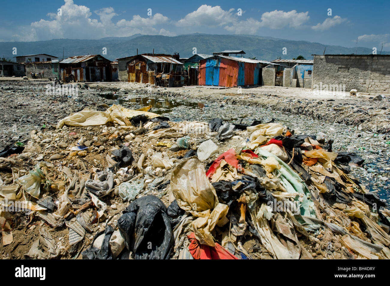 Haiti port au prince slum -Fotos und -Bildmaterial in hoher Auflösung ...